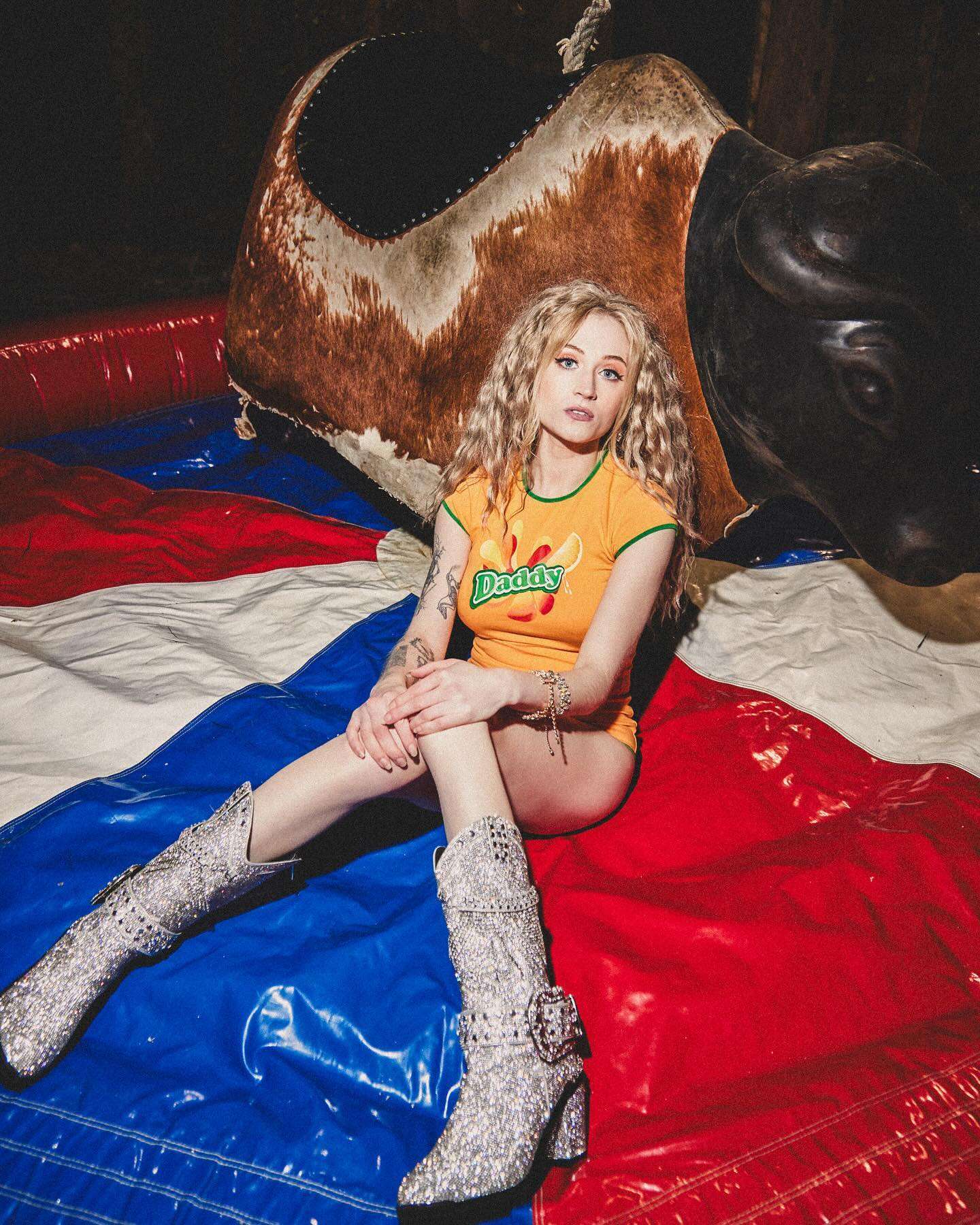 COUNTRY/Review JANET DEVLIN – Daddy - SONGSCOPE