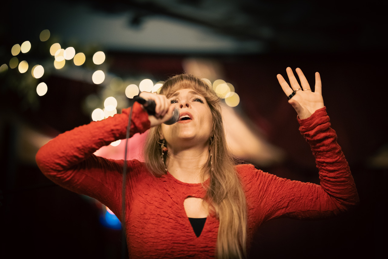Pop /Review TESS POSNER – Can You Hear Me Now? - SONGSCOPE